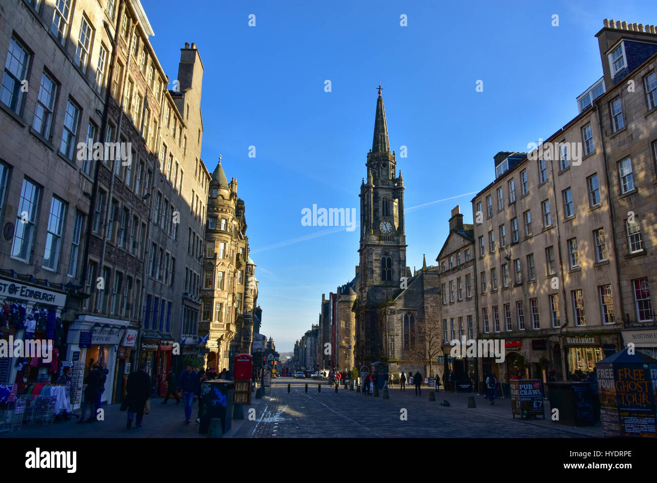 The Royal Mile in a main street in the old town of Edinburgh, Scotland ...