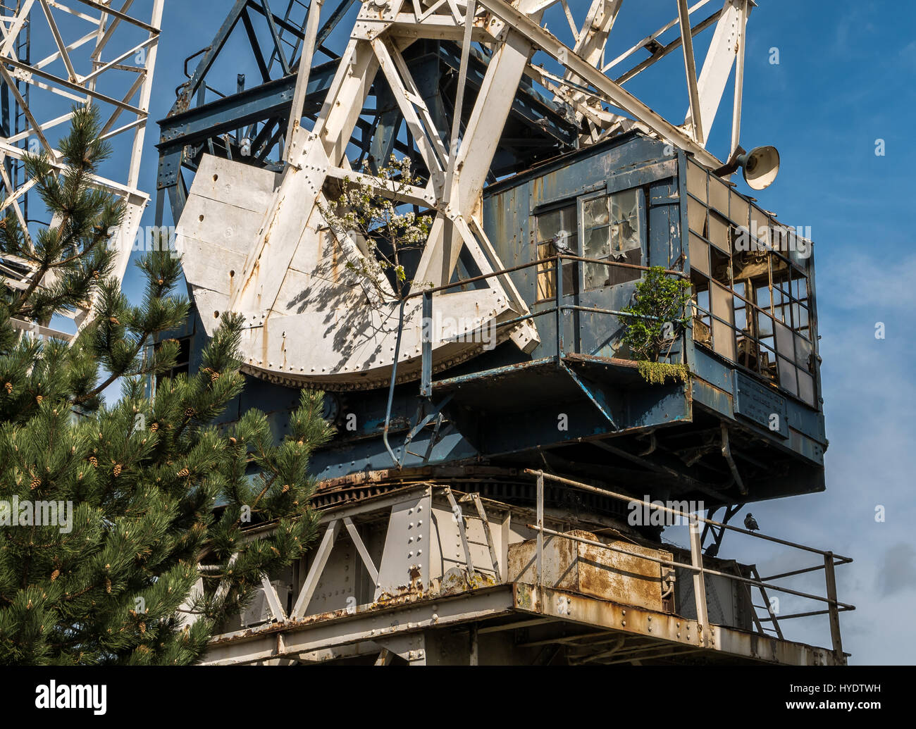 Broken crane hi-res stock photography and images - Alamy