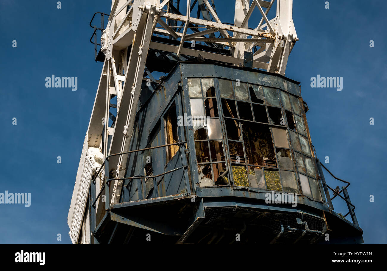 Broken crane hi-res stock photography and images - Alamy