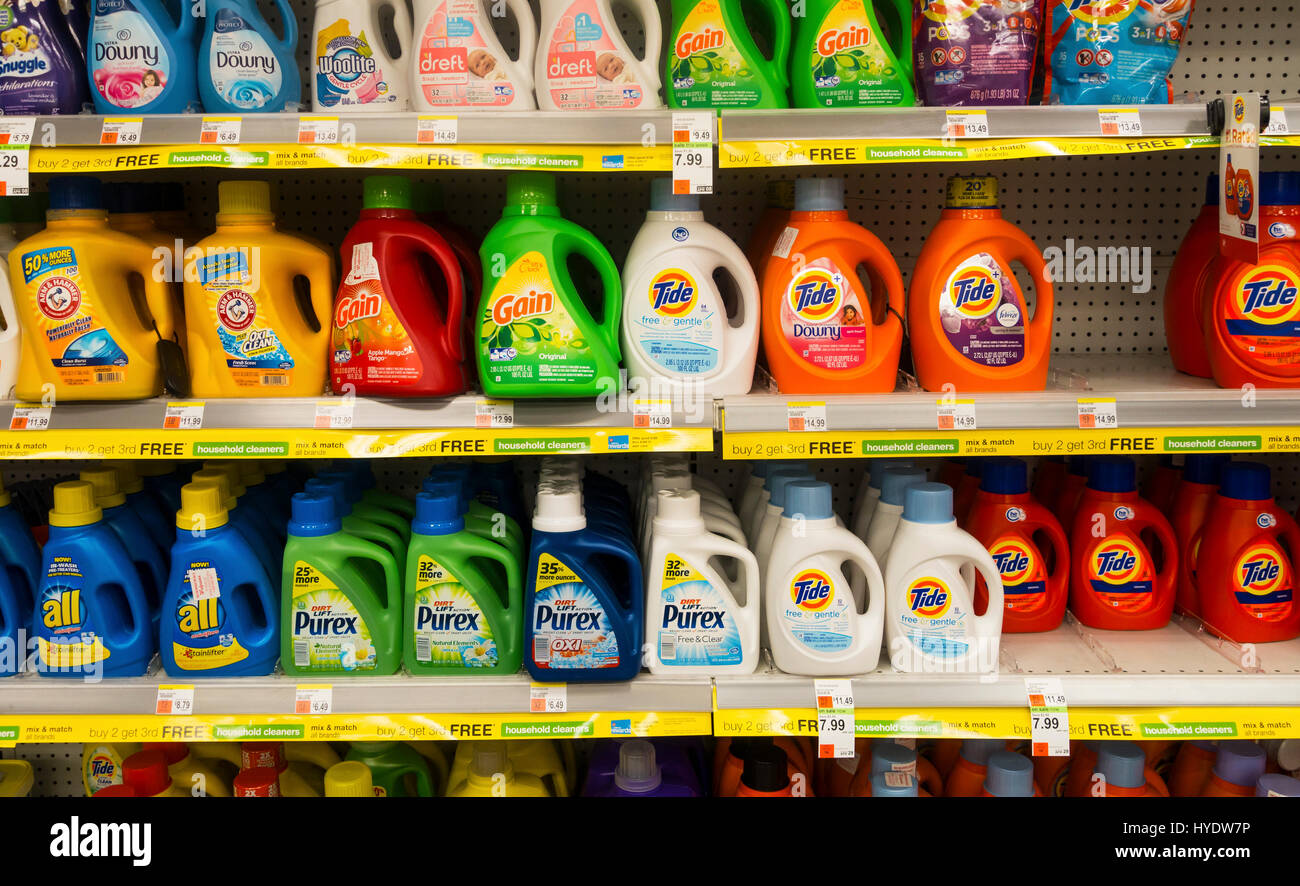 Laundry detergent bottles hi-res stock photography and images - Alamy