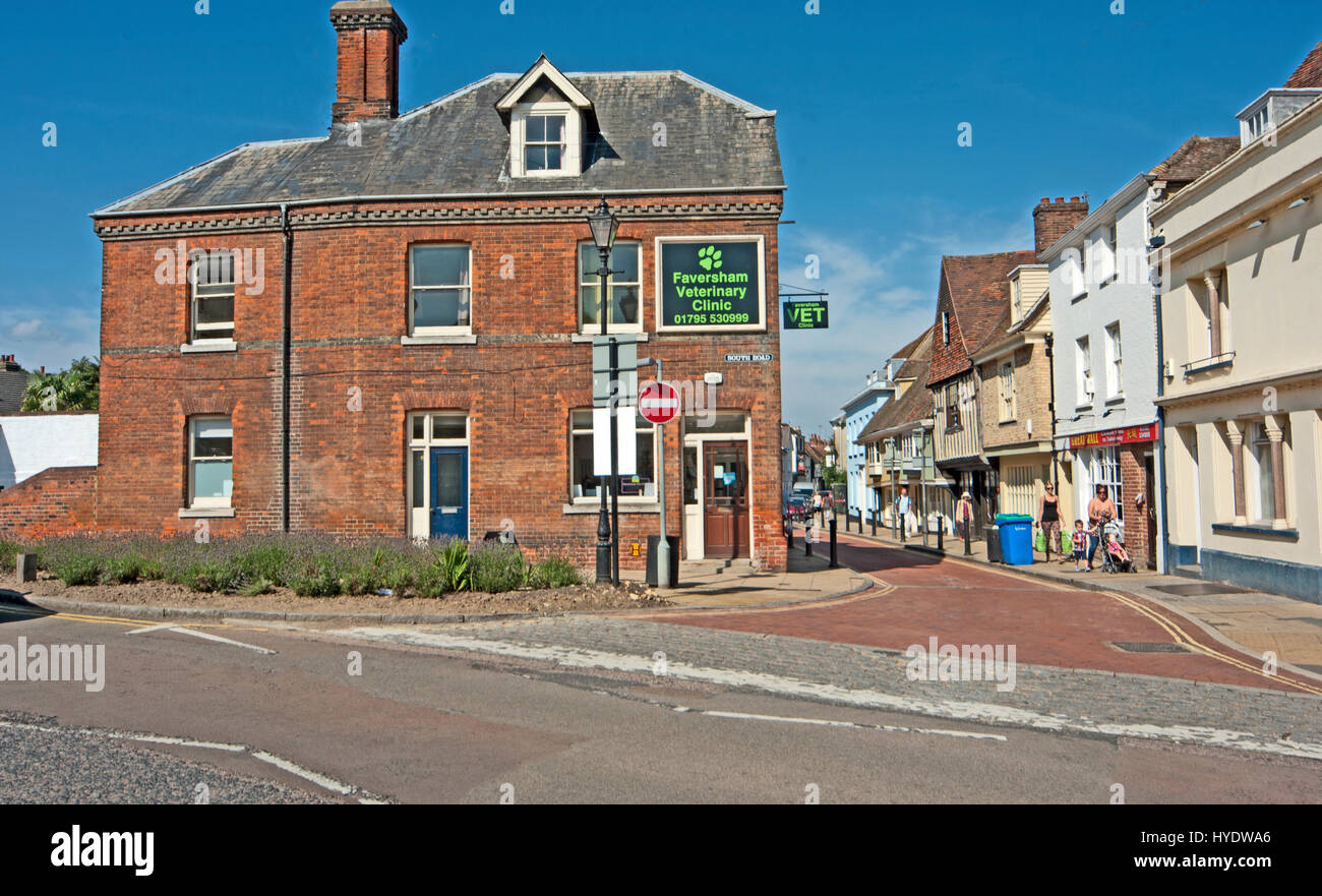 Faversham, Vets in Ancient Building Kent, England Stock Photo - Alamy
