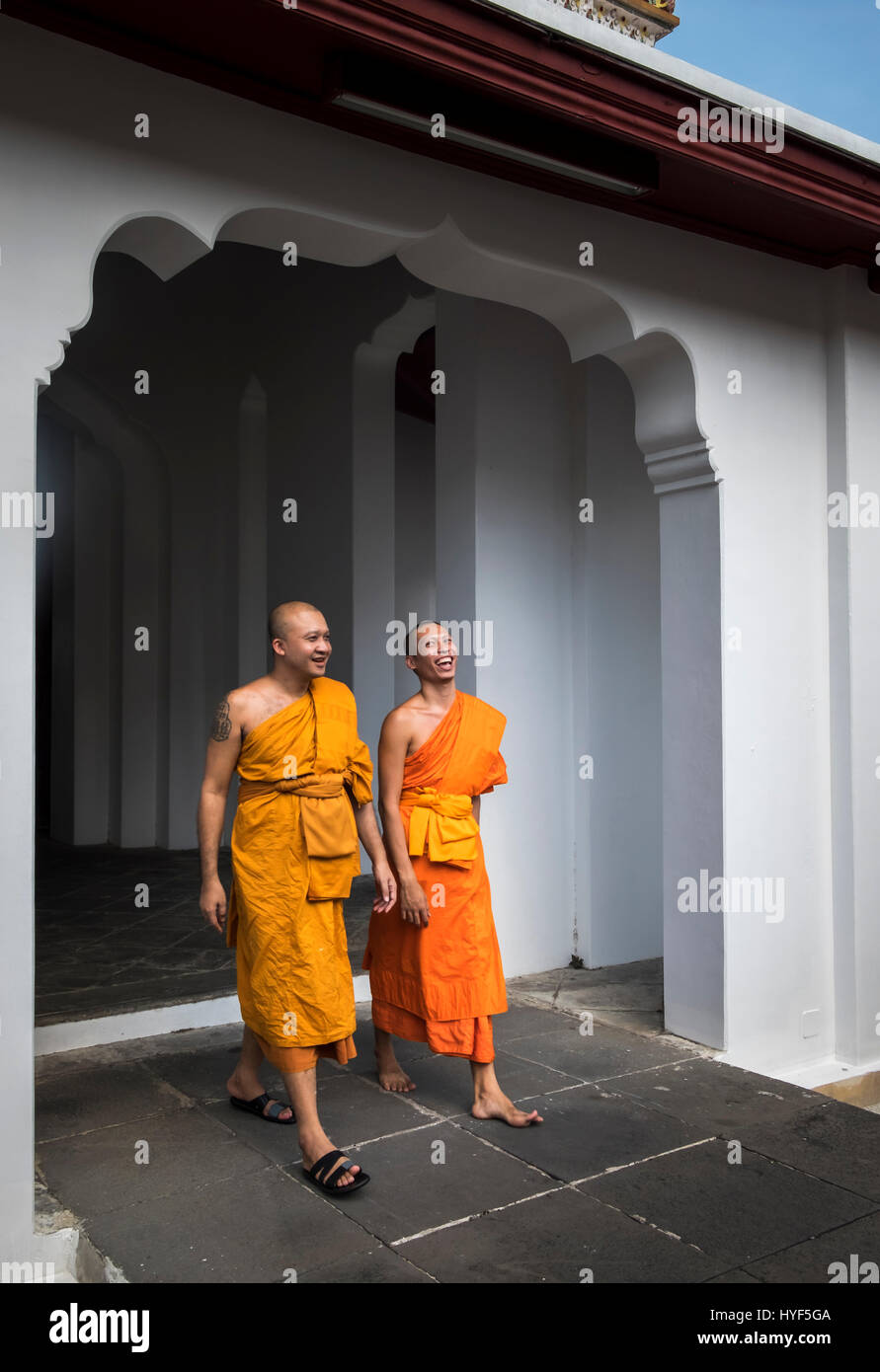 Buddhist monks in bangkok temple hi-res stock photography and images ...