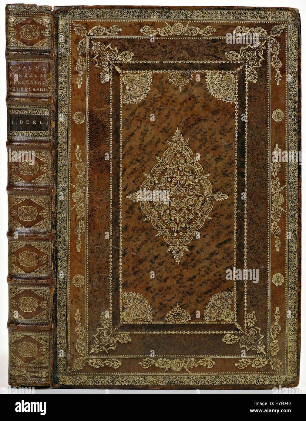 This object, labeled Band van gelig bruin kalfsleer KONB12 1792D6, is a ...