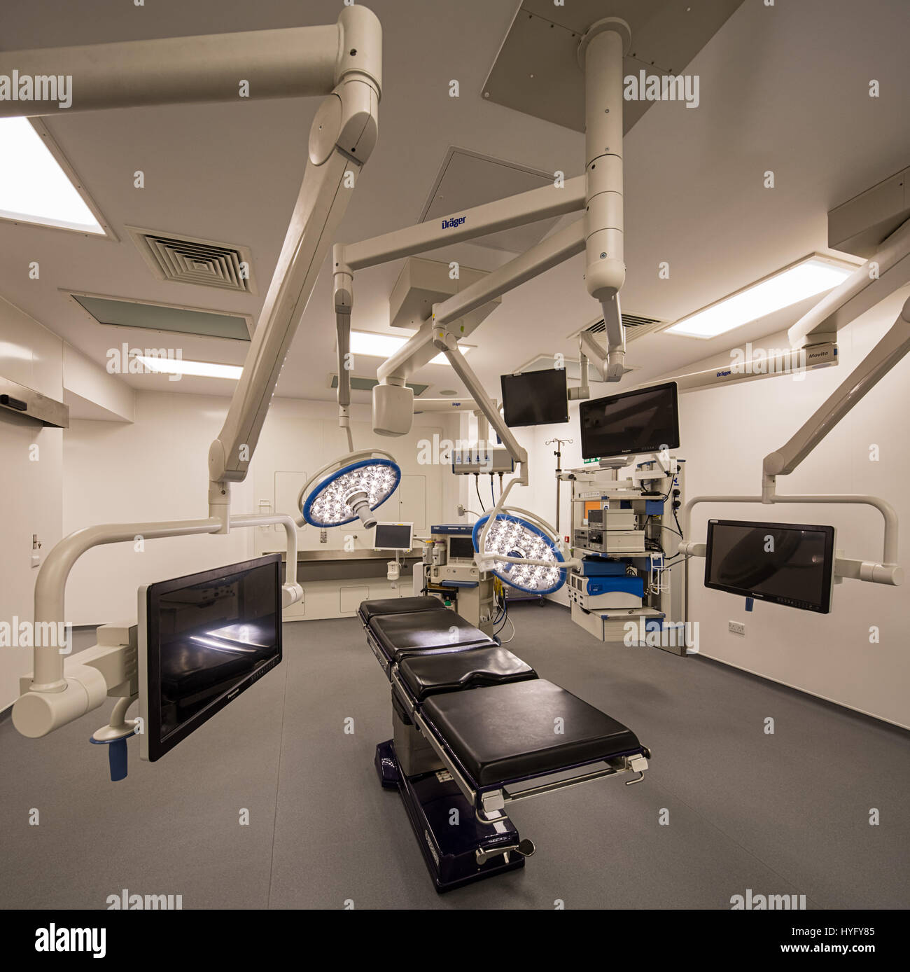 Medical surgery operating theatre hi-res stock photography and images ...