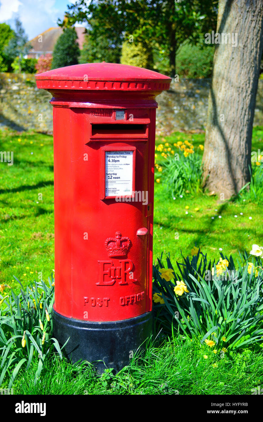Red letter box letterbox hi-res stock photography and images - Alamy