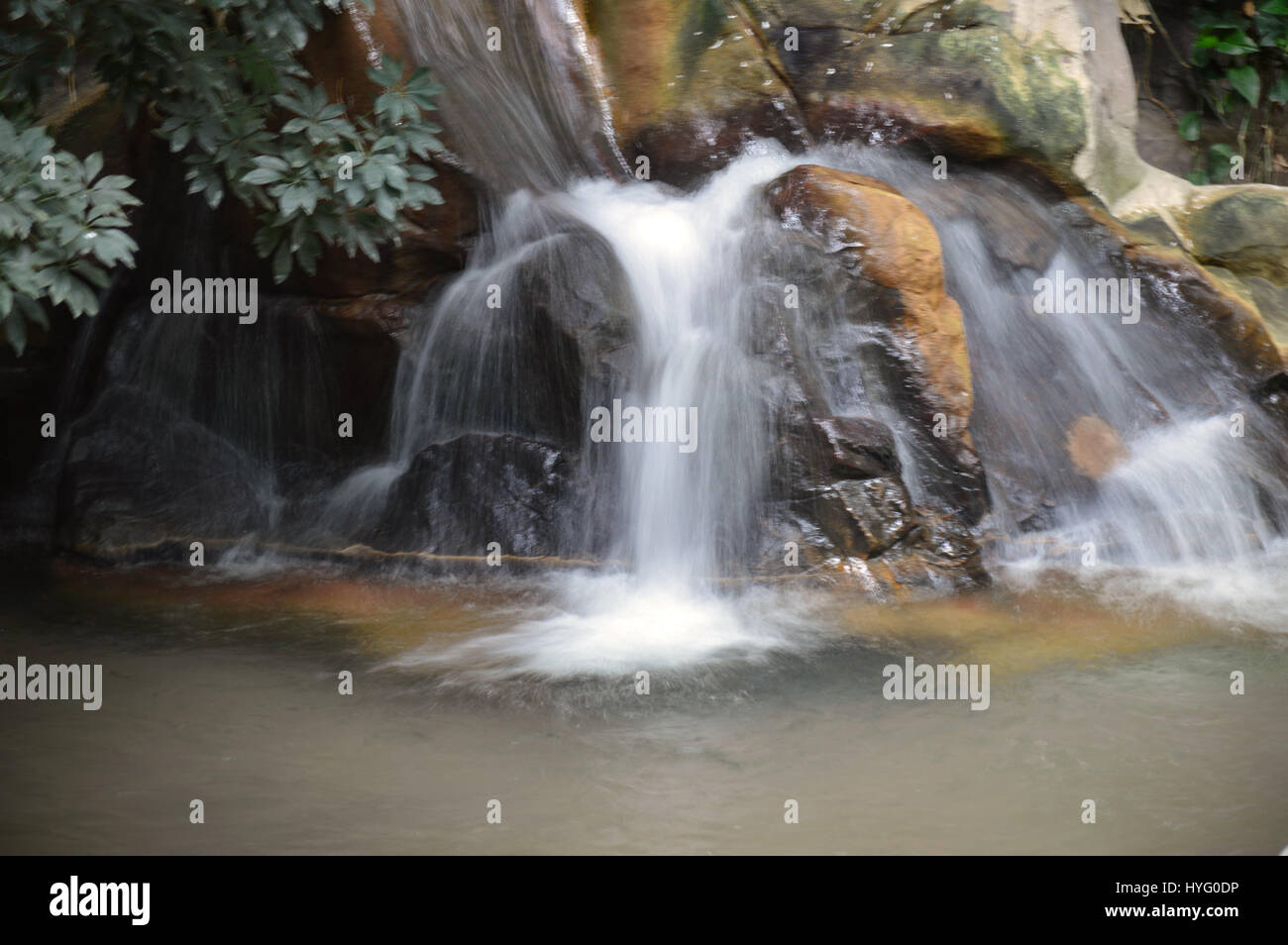 Flowing waterfall splash spray hi-res stock photography and images - Alamy