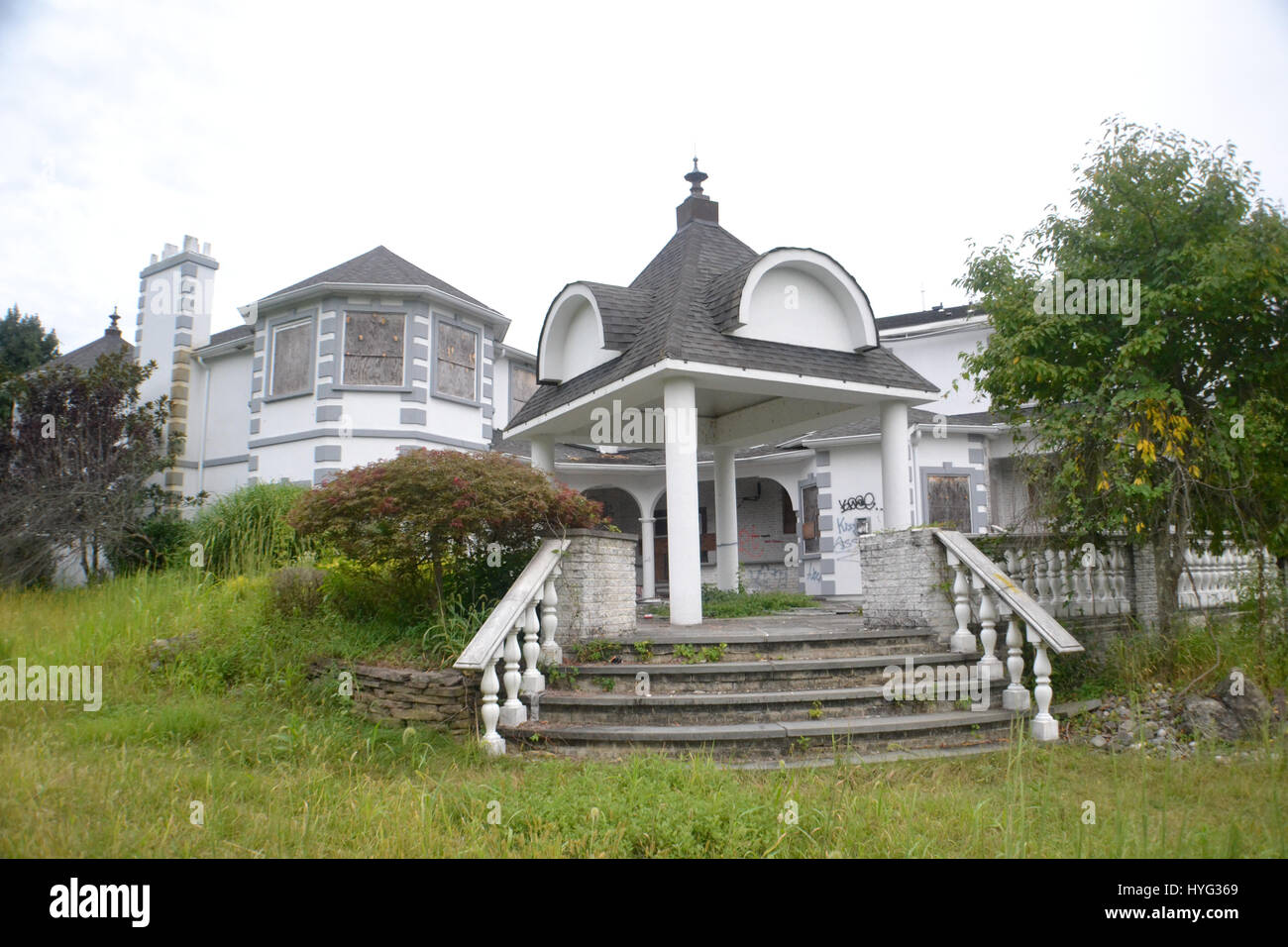 Inside abandoned building seen hi-res stock photography and images - Alamy