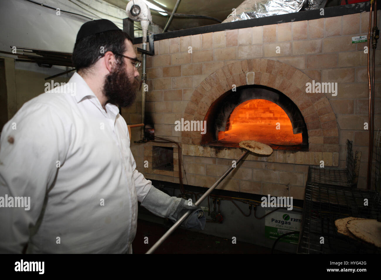 Hasidic jewish man long hi-res stock photography and images - Alamy