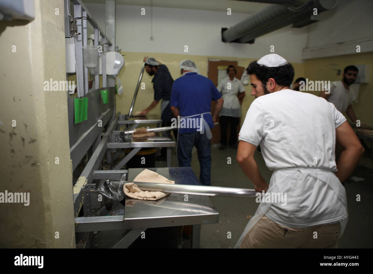 Unleavened bread jewish hi-res stock photography and images - Alamy