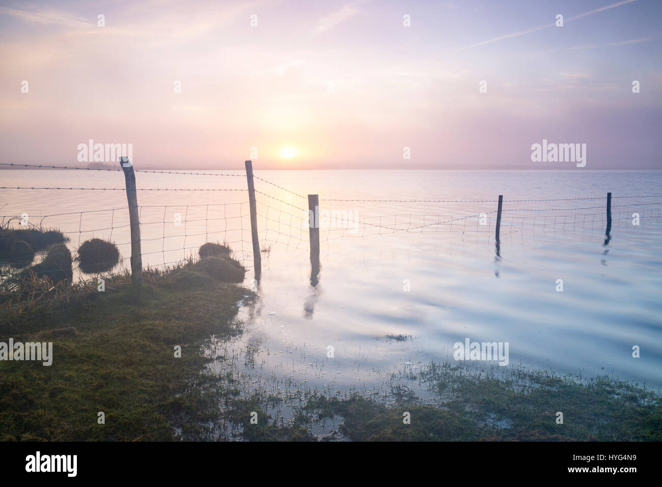 Dawn over Crowdy Reservoir on Bodmin Moor Stock Photo - Alamy