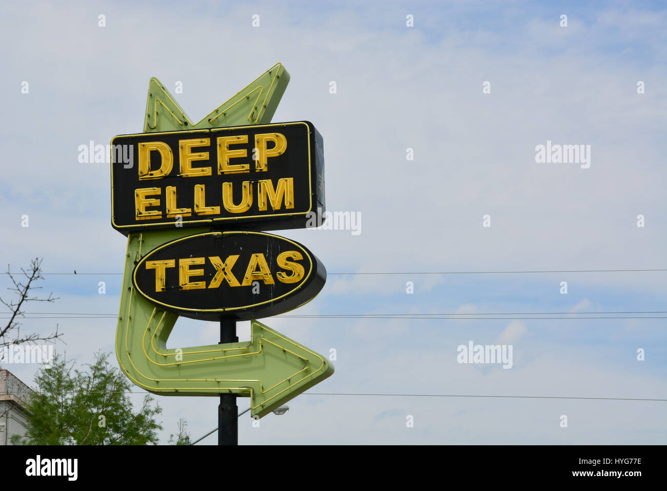 The iconic arrow sign to the Deep Ellum music and entertainment ...
