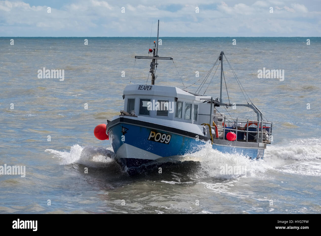 Red racing boat hi-res stock photography and images - Alamy