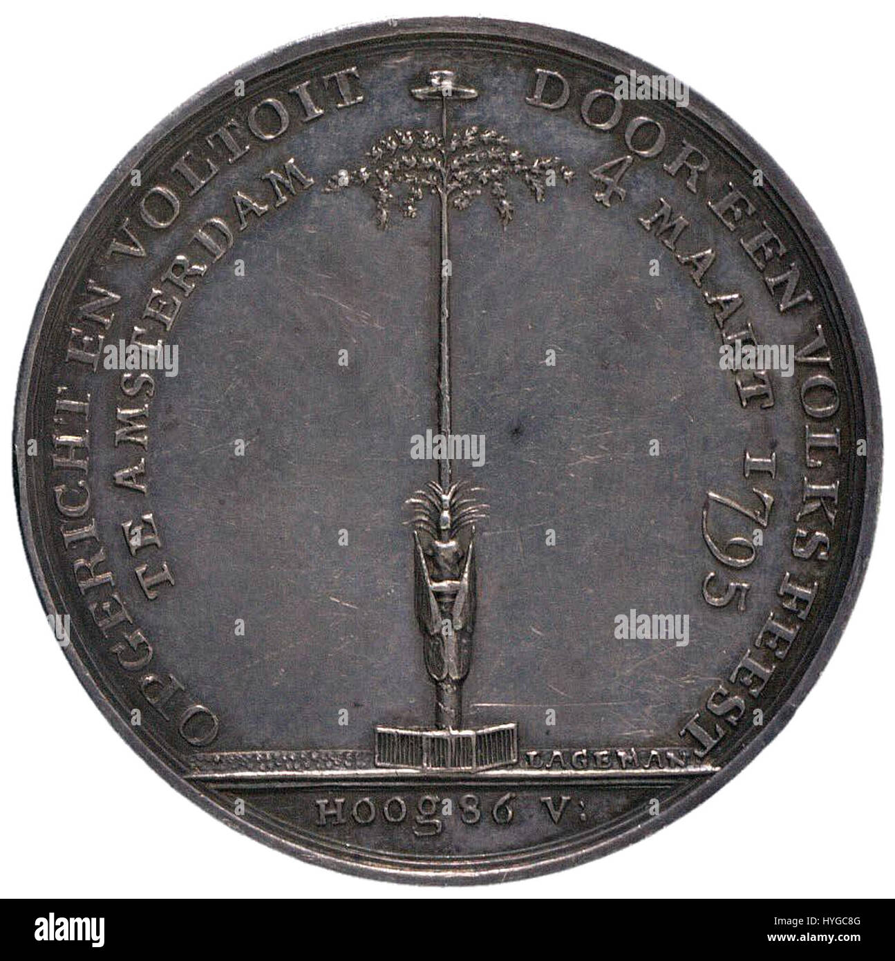 The 'Herdenkingspenning' commemorates two key dates in Dutch history ...