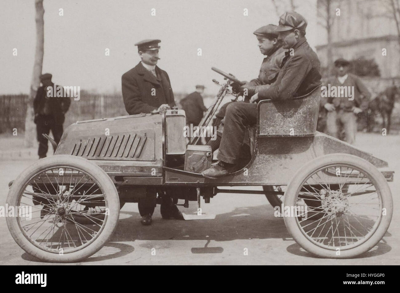 The 'Darracq 1901 Course du Catalogue' is a historical image capturing ...