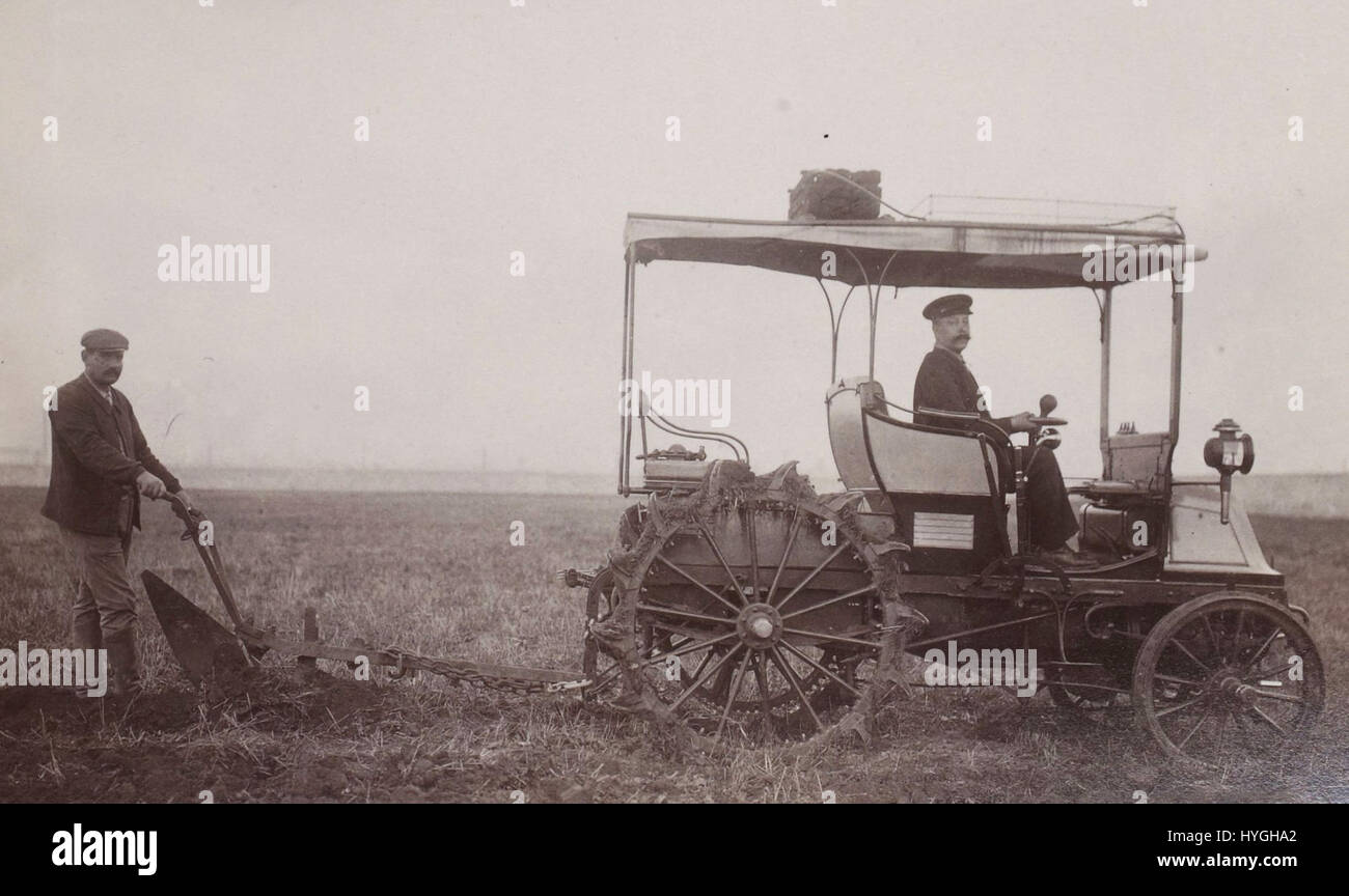 Charrue automobile en 1901 Stock Photo - Alamy