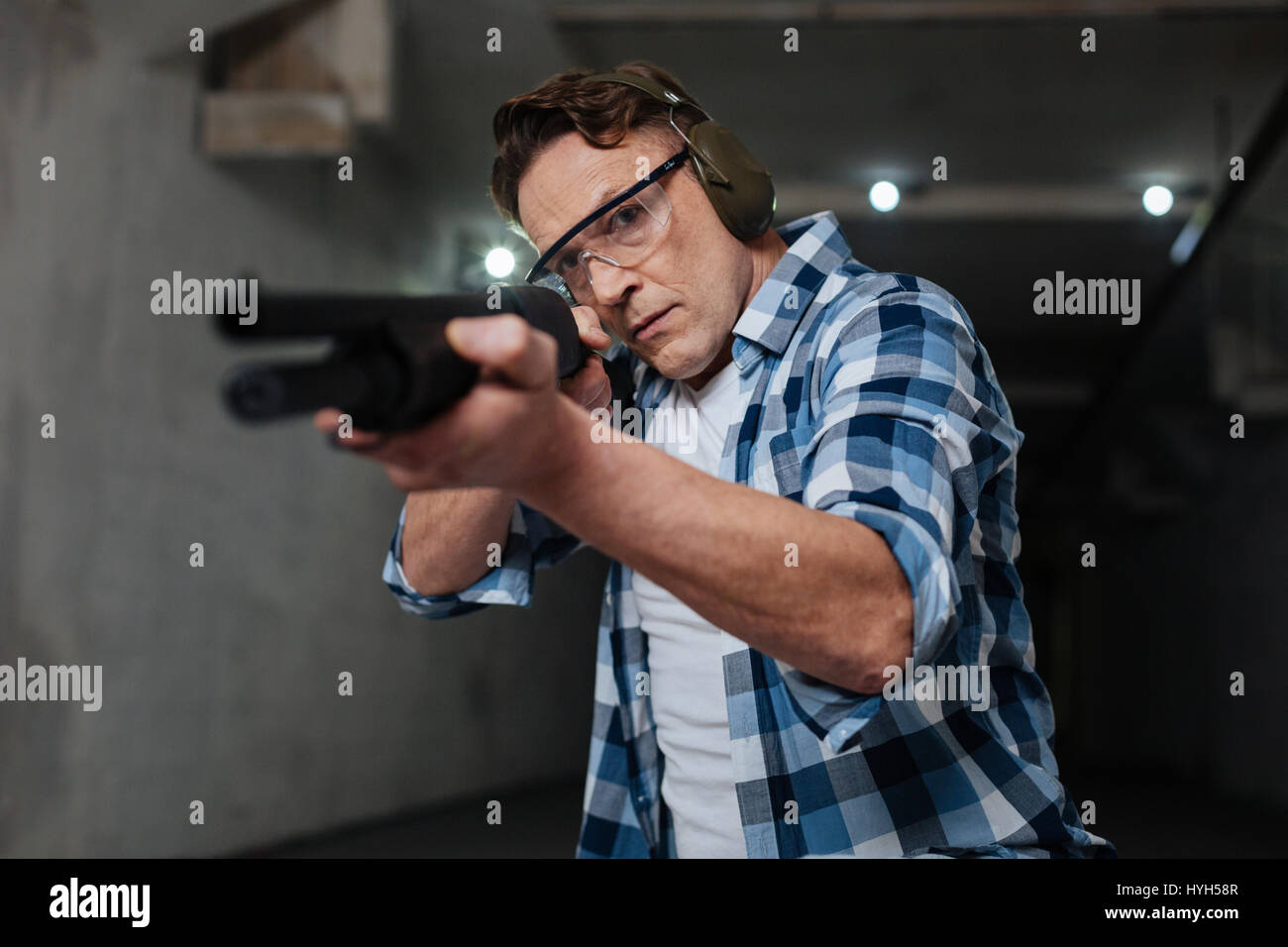 Pulling trigger hi-res stock photography and images - Alamy