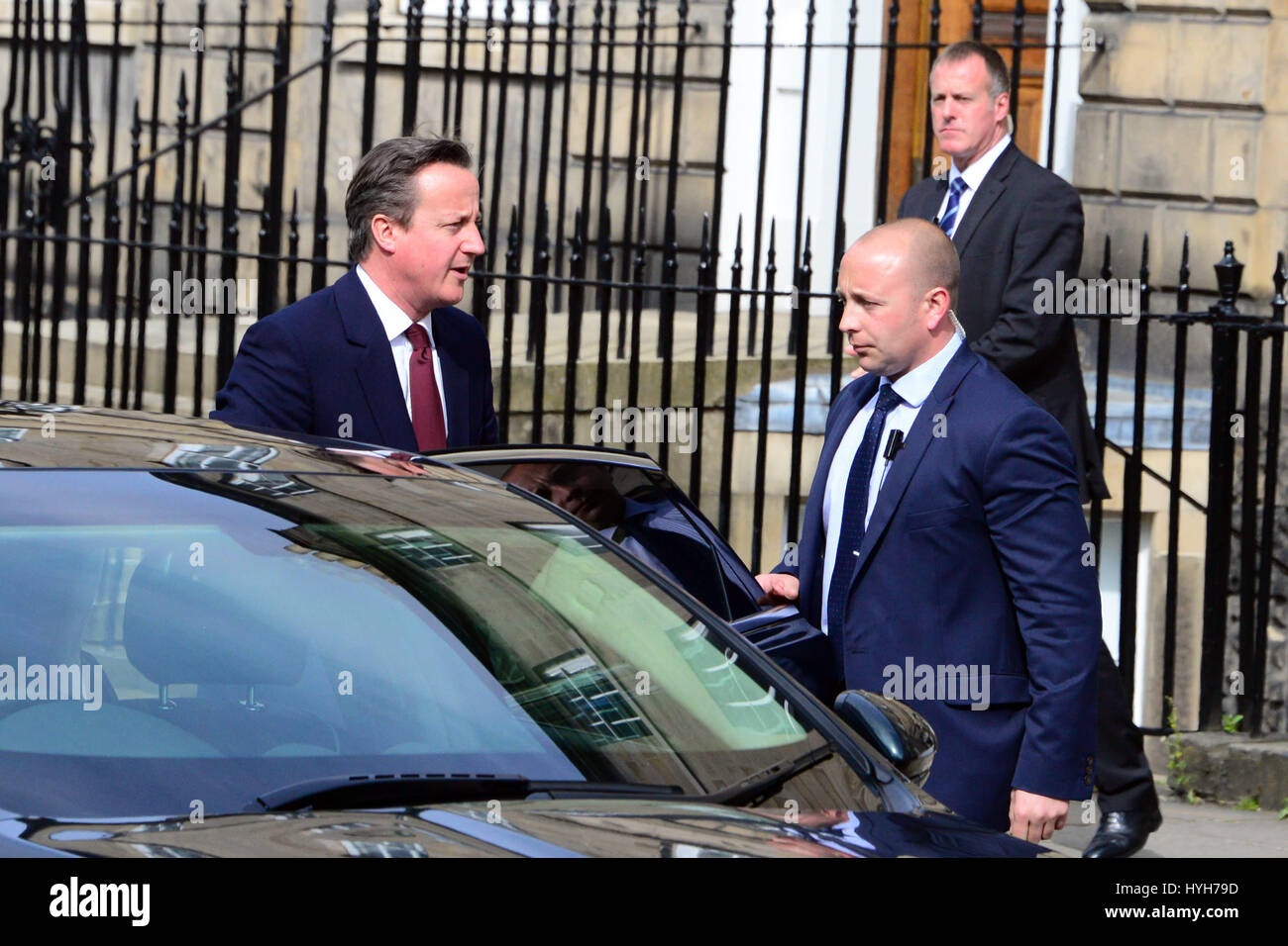 Prime Minister David Cameron arrives at Bute House in Edinburgh for ...