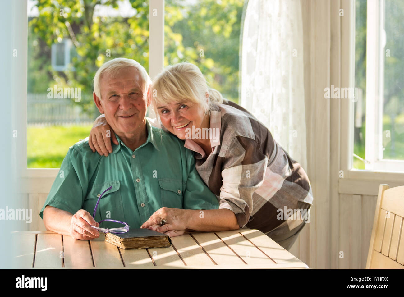 Love couple story old hi-res stock photography and images - Alamy