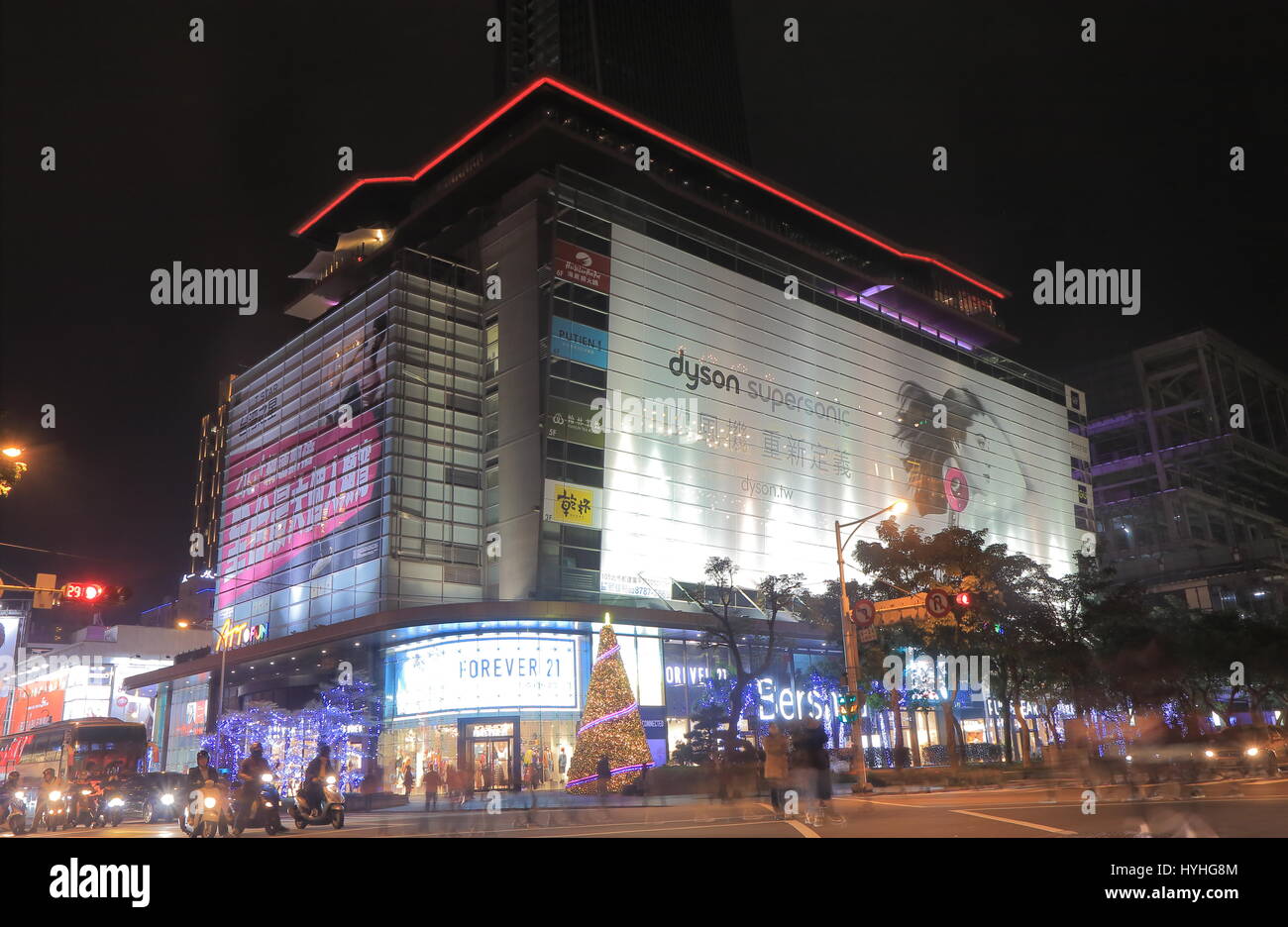 ATT 4 Fun department store in Xinyi shopping district in Taipei Taiwan ...