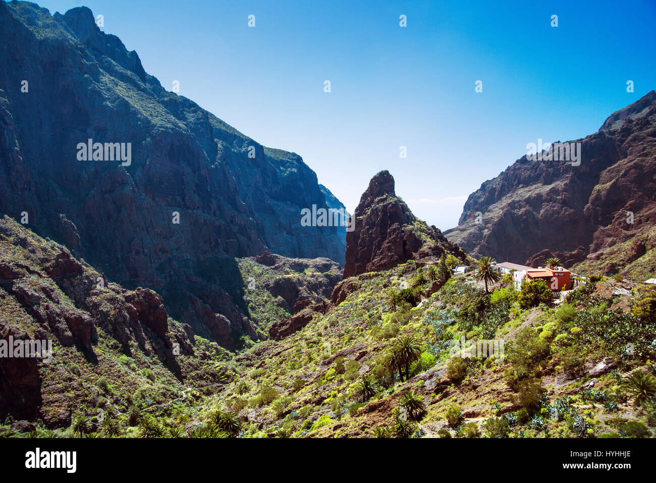 Sharp mountains hi-res stock photography and images - Alamy
