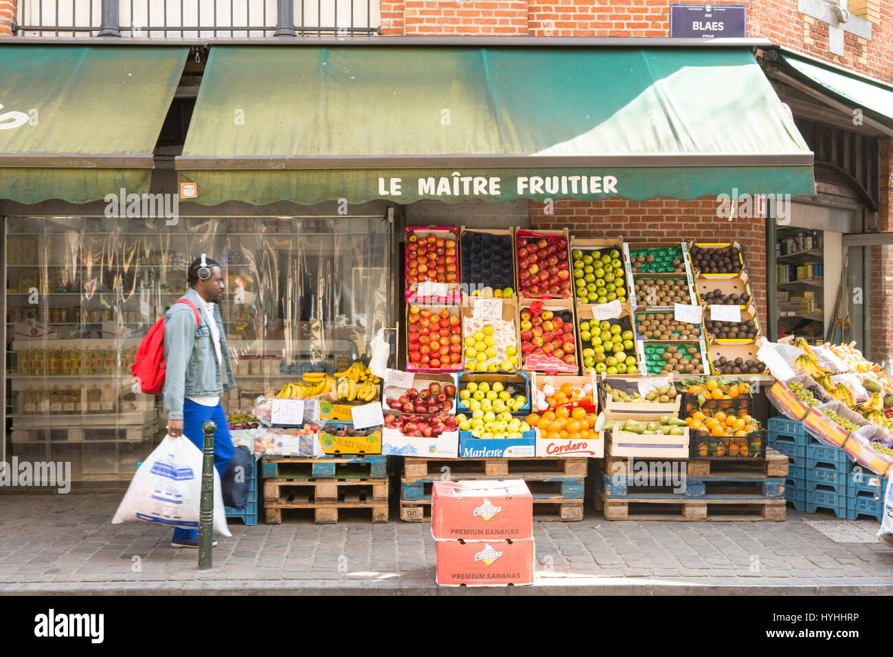 Fruit fruits store hi-res stock photography and images - Alamy