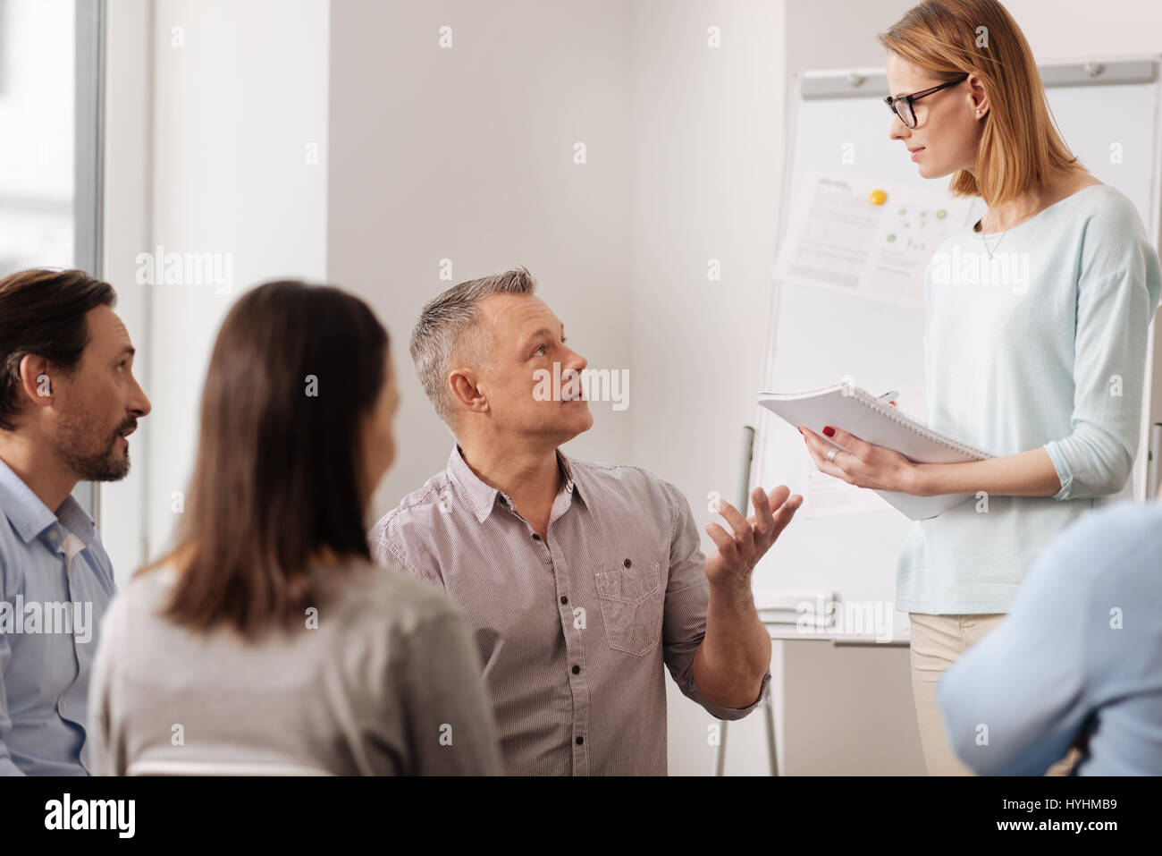 Conversation work interaction hi-res stock photography and images - Alamy