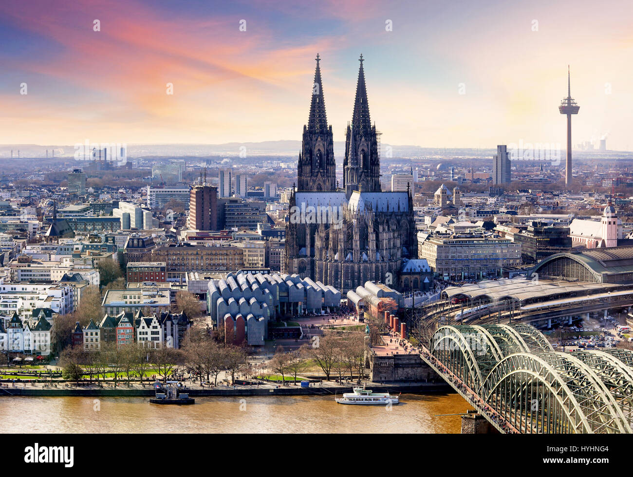Cologne night sky hi-res stock photography and images - Alamy
