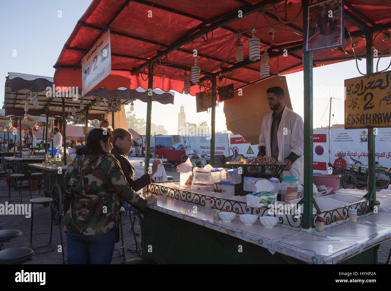 Oyster stand hi-res stock photography and images - Alamy