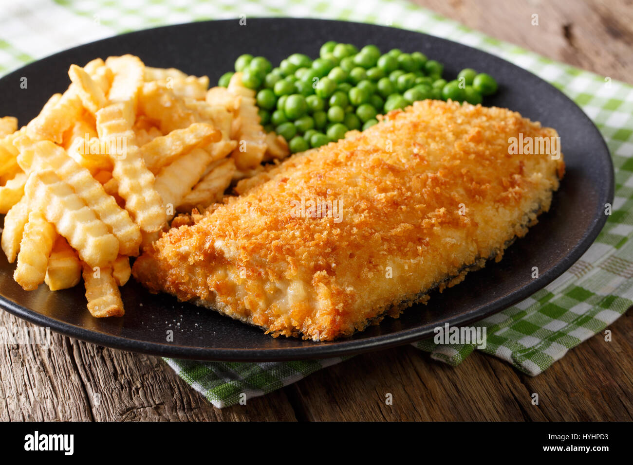 English peas or green peas hi-res stock photography and images - Alamy