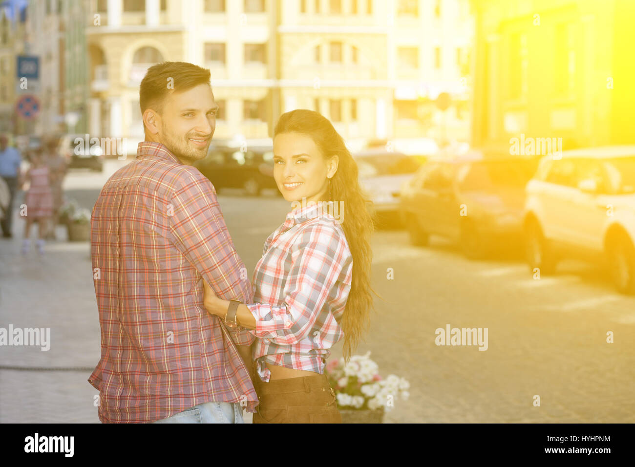 City couple hi-res stock photography and images - Alamy