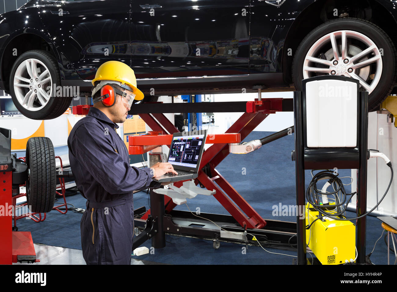 Maintenance inspection for computer hi-res stock photography and images ...