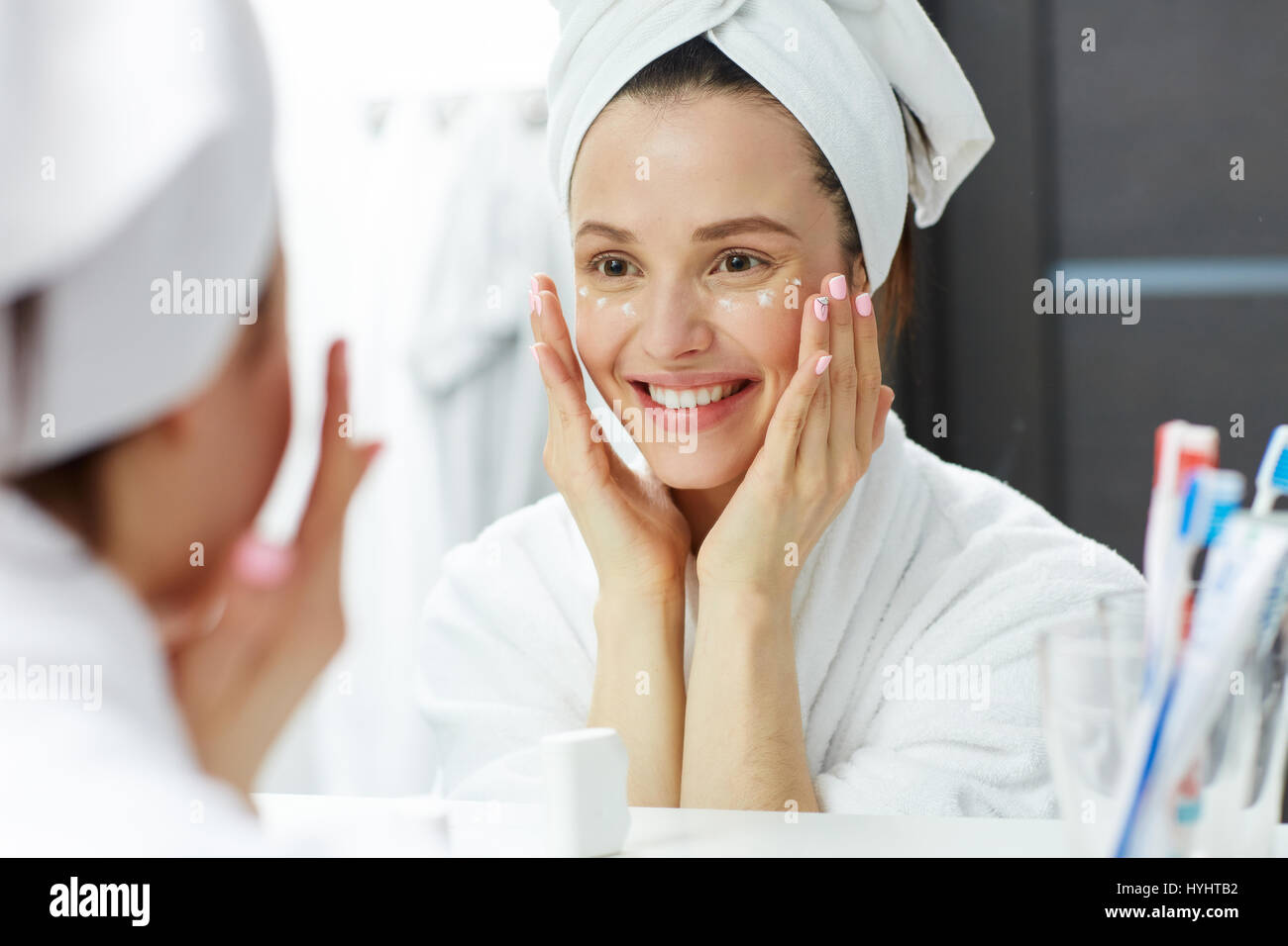 Skin pampering hi-res stock photography and images - Alamy