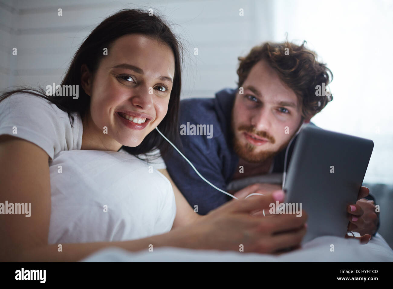 Movie in bed hi-res stock photography and images - Alamy