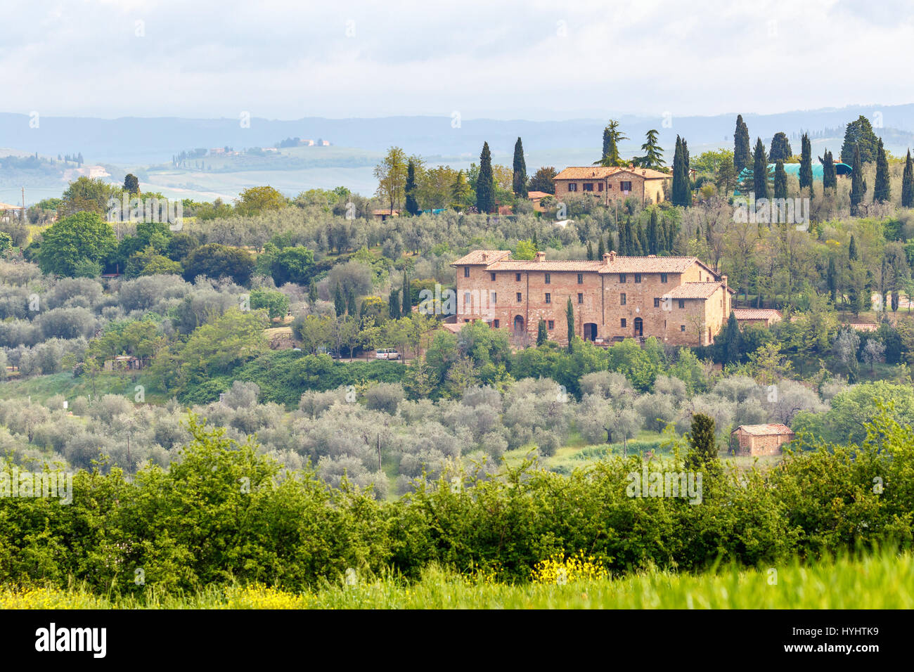 Residential building in an Italian rural landscape Stock Photo - Alamy
