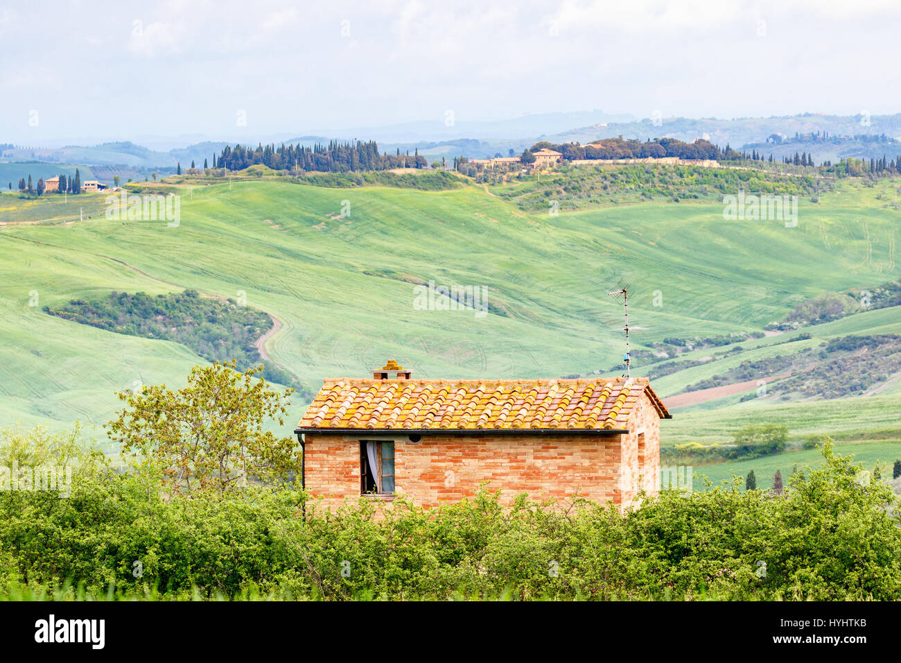 Small cottage in a rural Italian landscape Stock Photo - Alamy