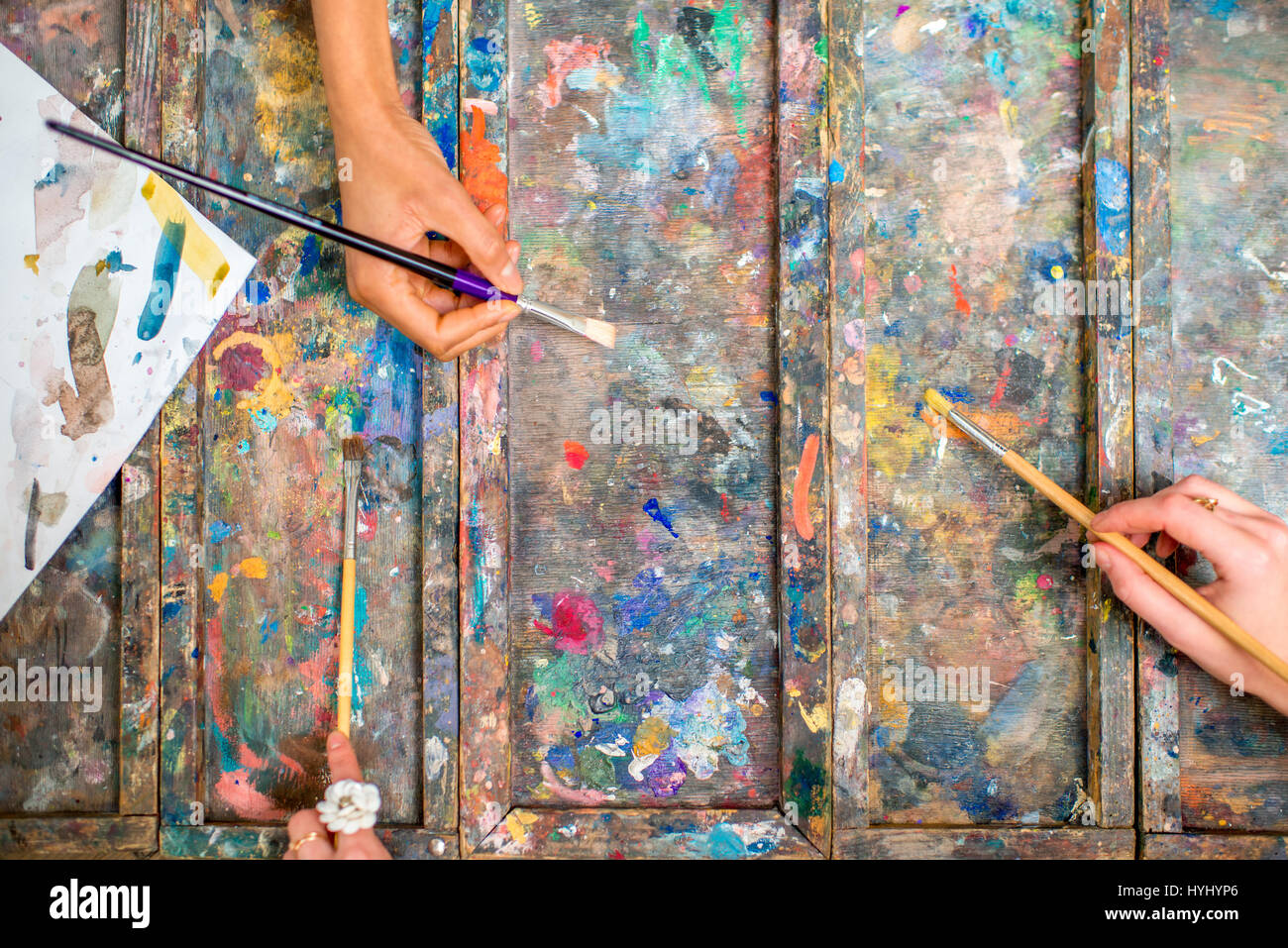 Palette paints hand brush hi-res stock photography and images - Alamy