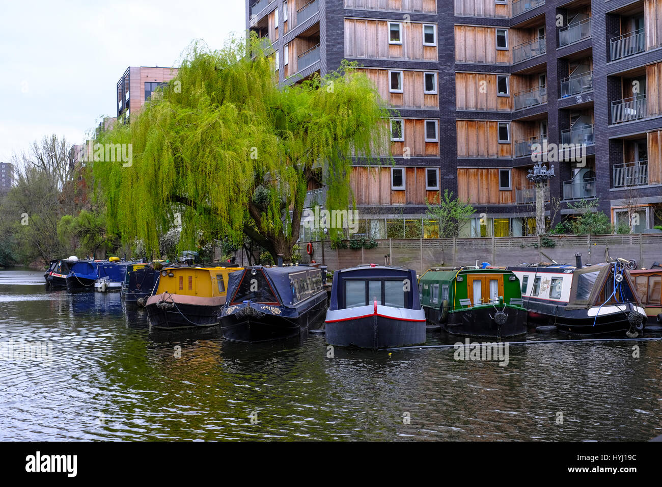 Canal long boats hi-res stock photography and images - Alamy
