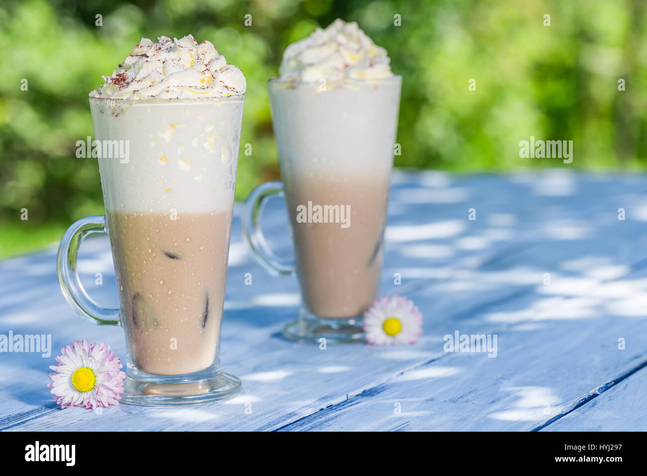 Outdoor summer iced coffee hi-res stock photography and images - Alamy