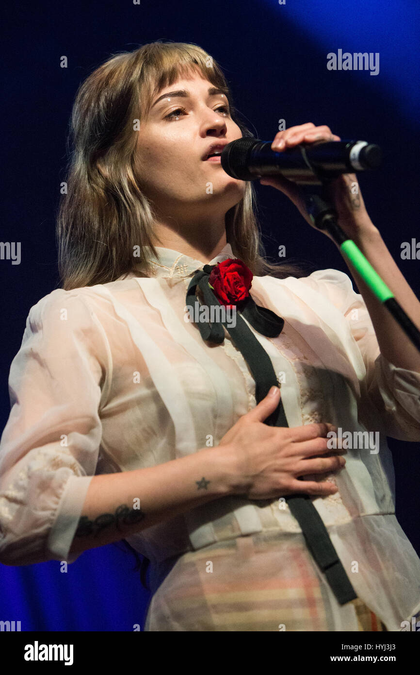 Lauren ruth ward singer hi-res stock photography and images - Alamy