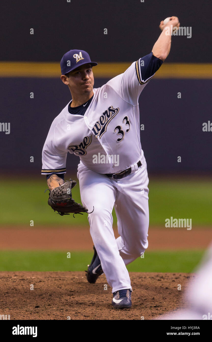 April 03, 2017: Milwaukee Brewers starting pitcher Tommy Milone #33 ...