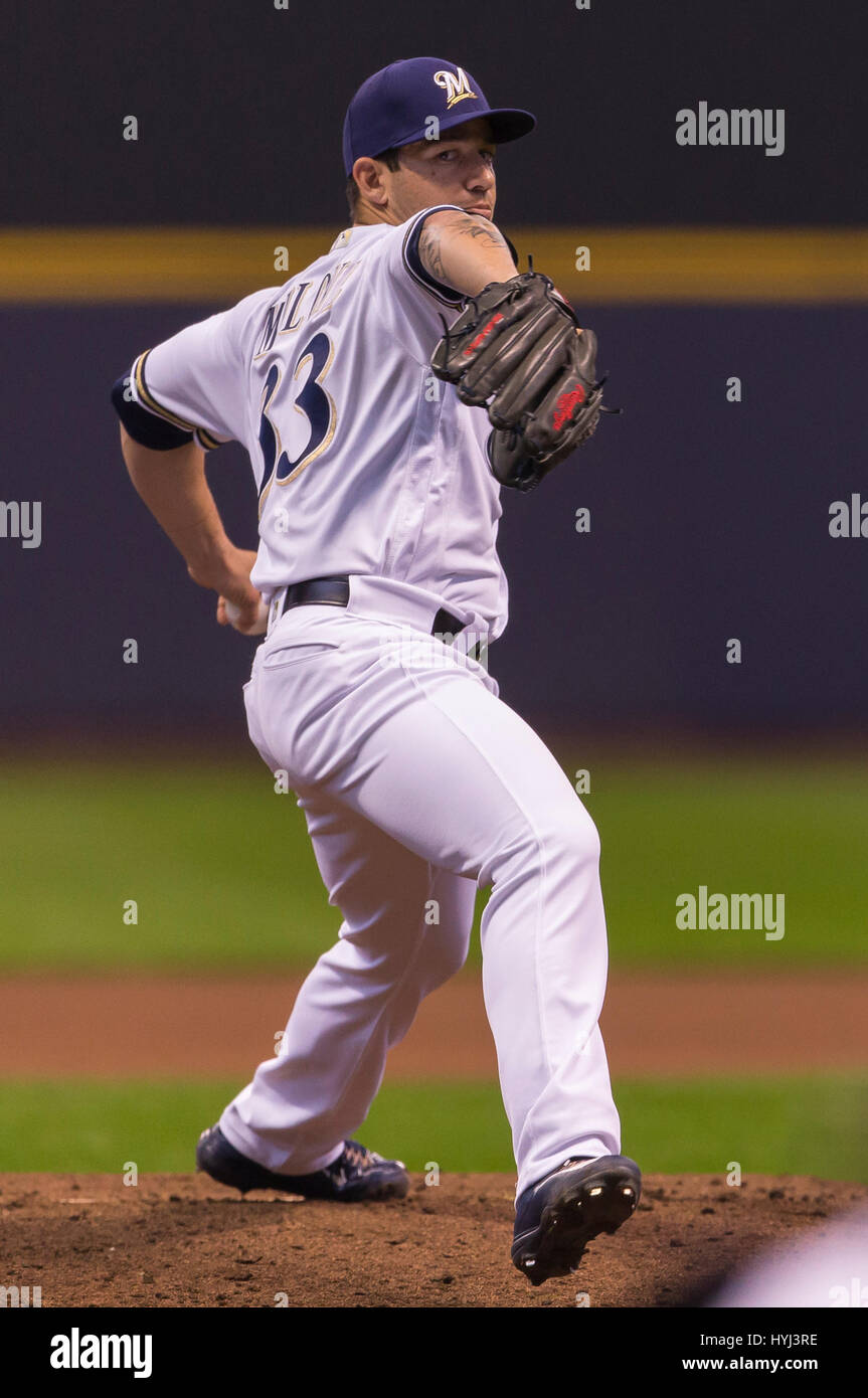 April 03, 2017: Milwaukee Brewers starting pitcher Tommy Milone #33 ...