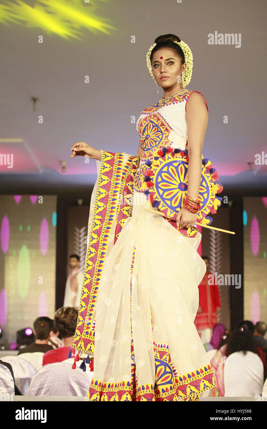 Dhaka, Bangladesh. 3rd Apr, 2017. Bangladeshi model displays cloths ...