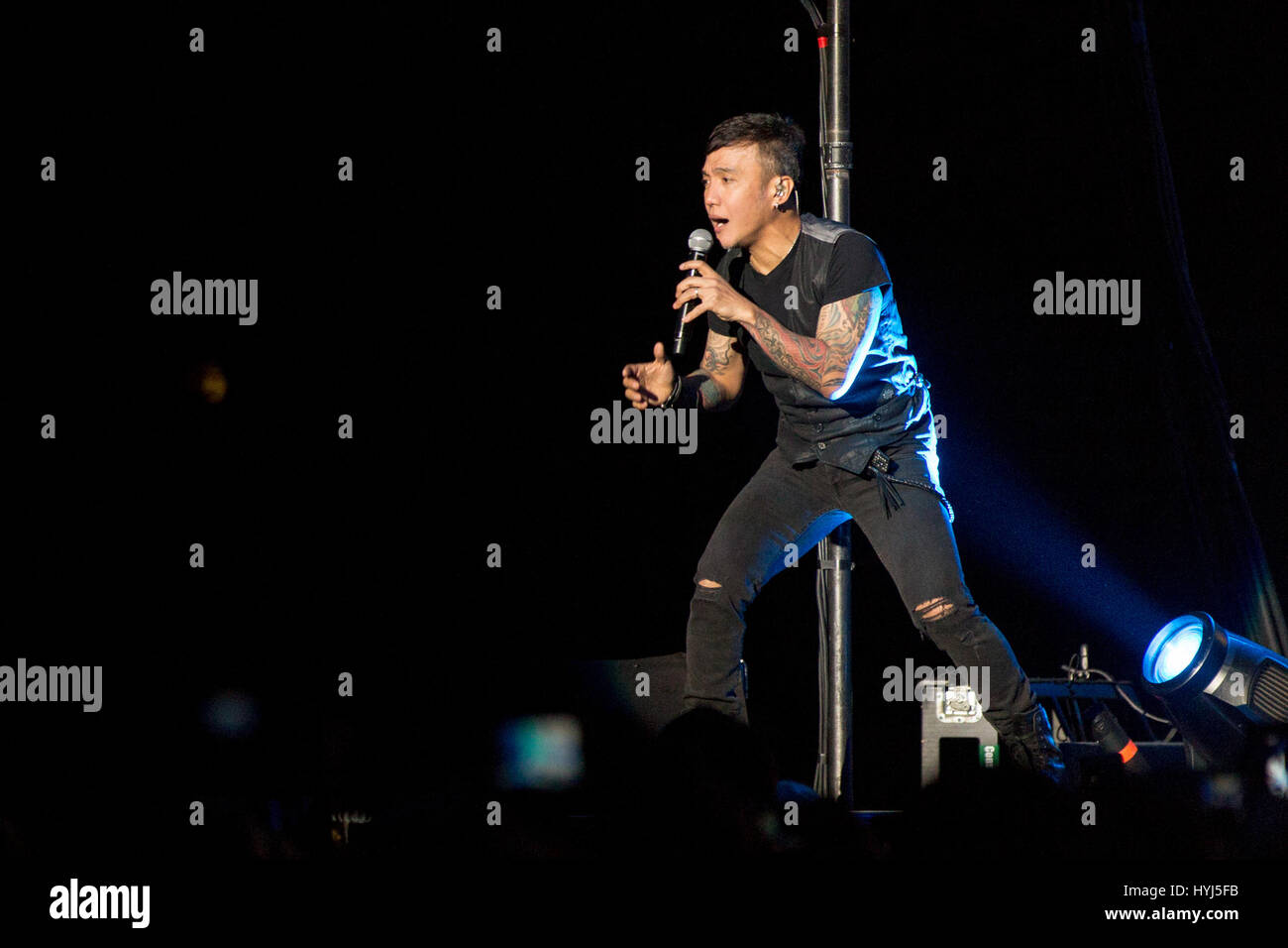 Madison, Wisconsin, USA. 28th Mar, 2017. ARNEL PINEDA of Journey at ...