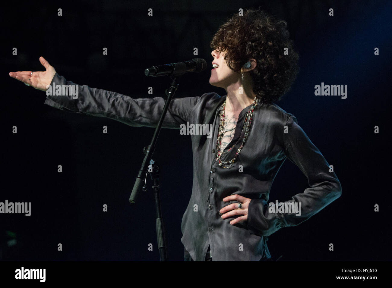 Lauren ruth ward singer hi-res stock photography and images - Alamy