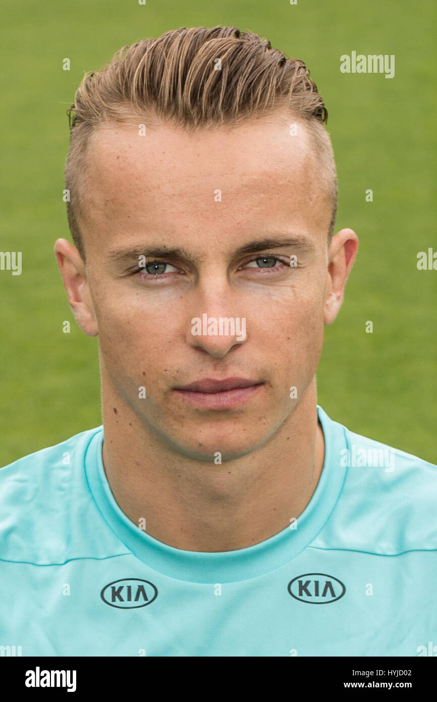 The kia oval surrey squad in t20 kit hi-res stock photography and ...