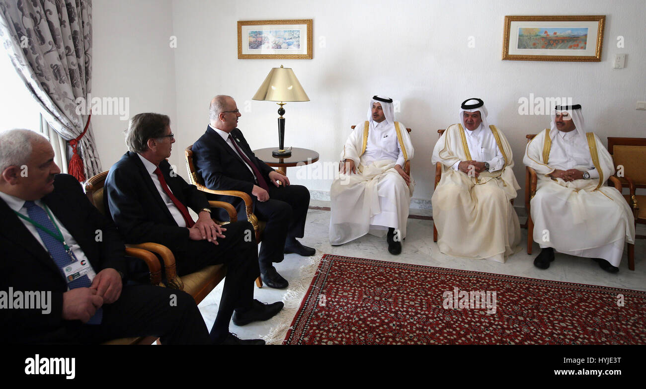 Tunis, Tunis, Tunisa. 5th Apr, 2017. Palestinian Prime Minister Rami al ...