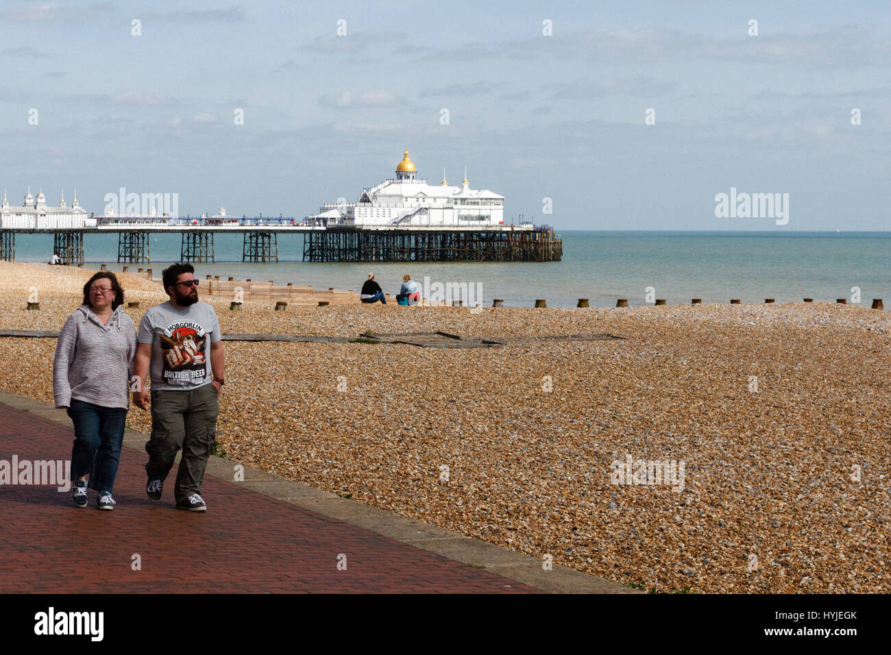 Eastbourne,UK.5th Apr 2017.UK weather. People enjoy the warm afternoon ...
