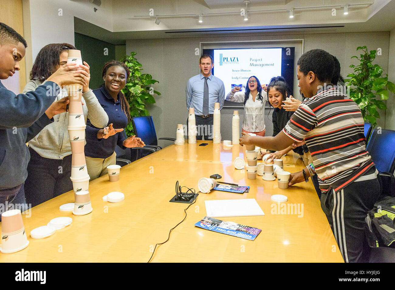 New York, USA. 5th Apr, 2017. Teenagers learn basic construction ...
