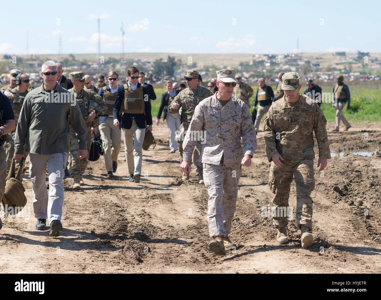 Qayyarah West, Iraq. 04th Apr, 2017. U.S. Joint Chiefs Chairman Gen ...