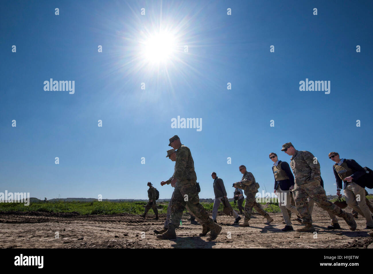 Qayyarah West, Iraq. 04th Apr, 2017. U.S. Joint Chiefs Chairman Gen ...